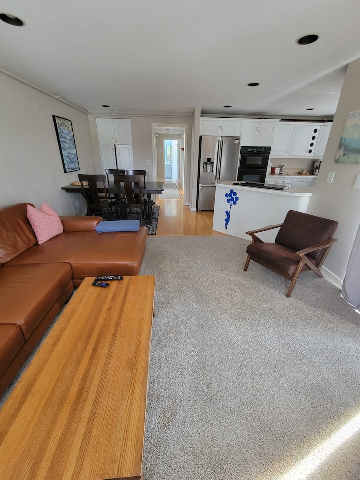 2br Green Lake View Penthouse W/ Rooftop Deck - Seattle, WA