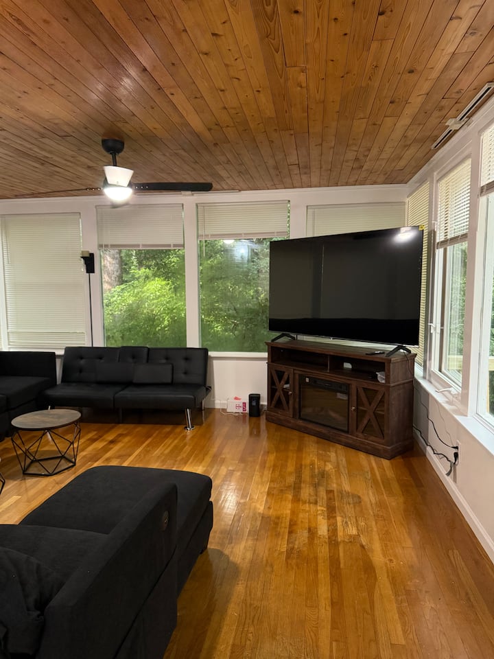 Big 5 Bedroom Home With Game Room In Roswell - Alpharetta