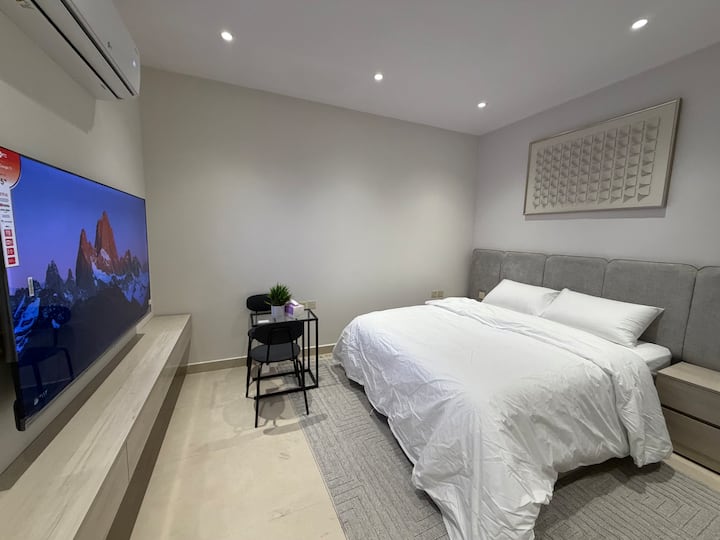 Y06 | Few Steps From Metro Station | Smart 65tv. - Riad