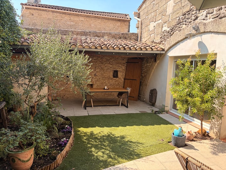 Authentique Maison En Pierres Avec Grand Patio - Sommières