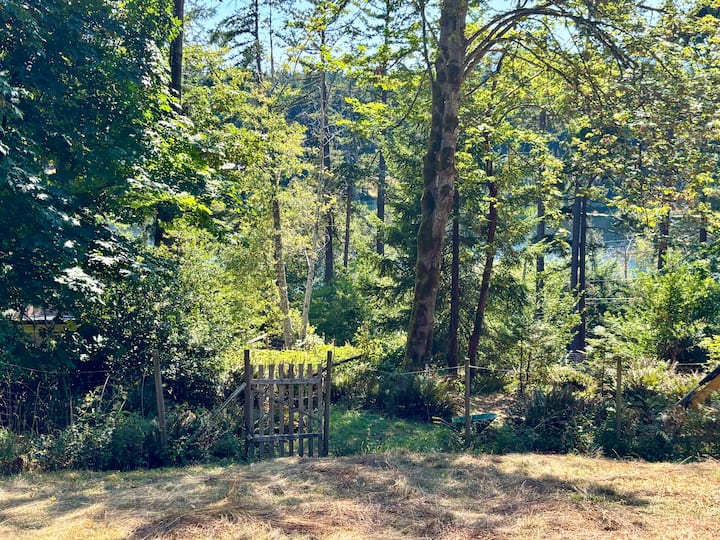 Escape To The Lake! - Salt Spring Island