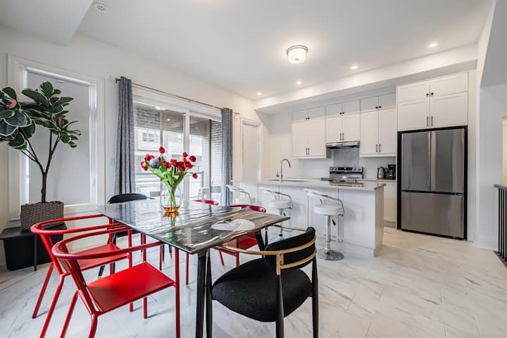 Big Home In Oakville - Oakville