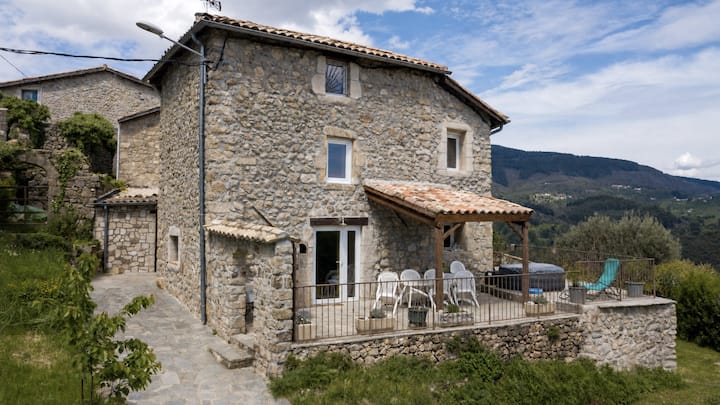 Gîte En Pierre Avec Jacuzzi Et Vue Panoramique - Ardèche