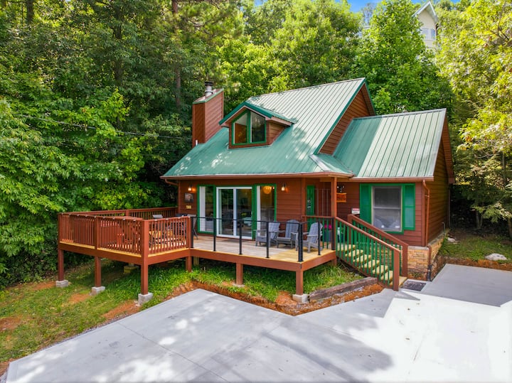 Newly Renovated Chalet | Arcade · Sauna · Hot Tub - Gatlinburg, TN