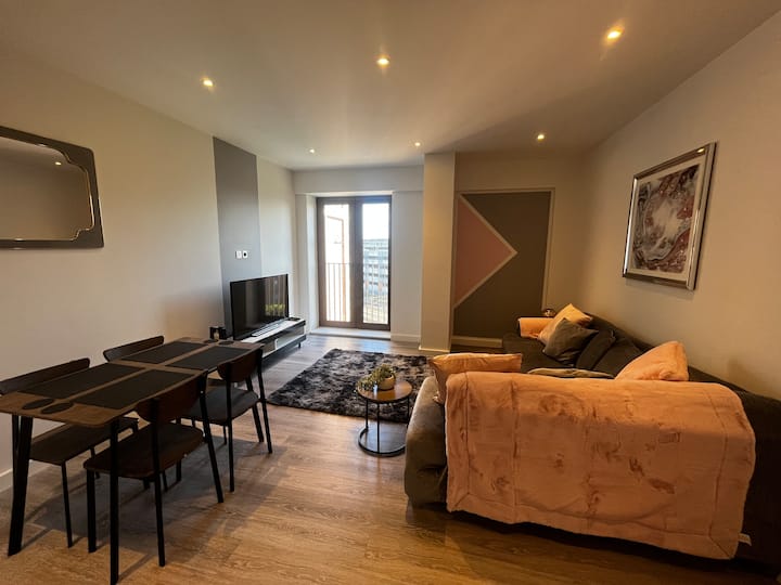 A Well Dressed Spacious Apartment. Modern 55sqm - St Albans