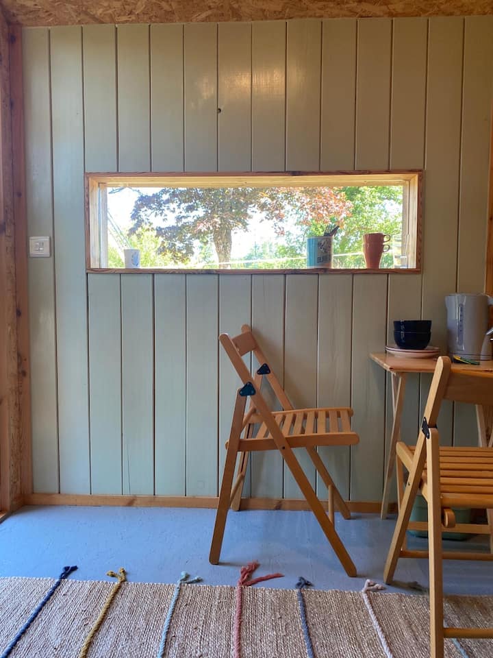Mouse House Cabin - For 1, A Basic Place To Sleep - Cardigan