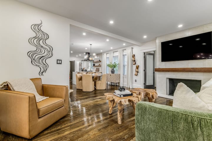 Luxury Designer Suite 2br Boston Garage - Quincy, MA