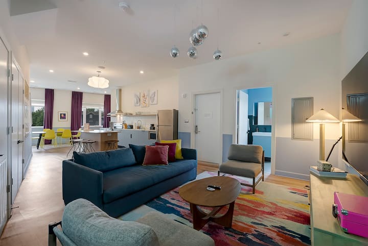 The Conway 5 Bedroom Eras Getaway Germantown - 