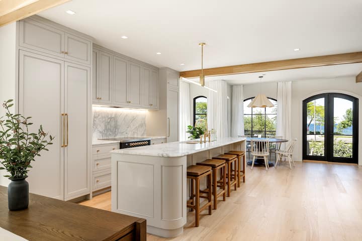Luxury Waterfront Townhome In Downtown Tc - Traverse City, MI