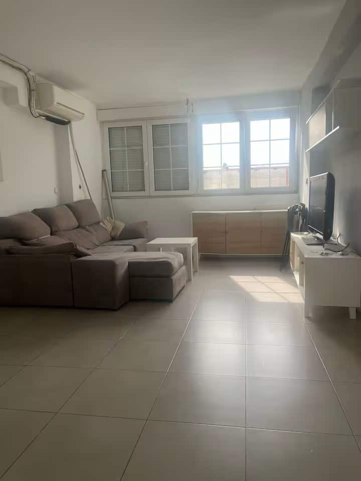 Apto. De 3 Habitaciones, 3 Camas, 1 Baño, 4 Person - Valladolid