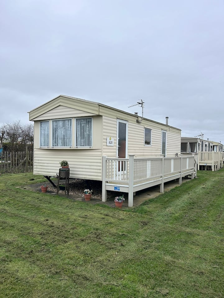 Lovely Home From Home On A Quiet Part Of The Site. - Mablethorpe