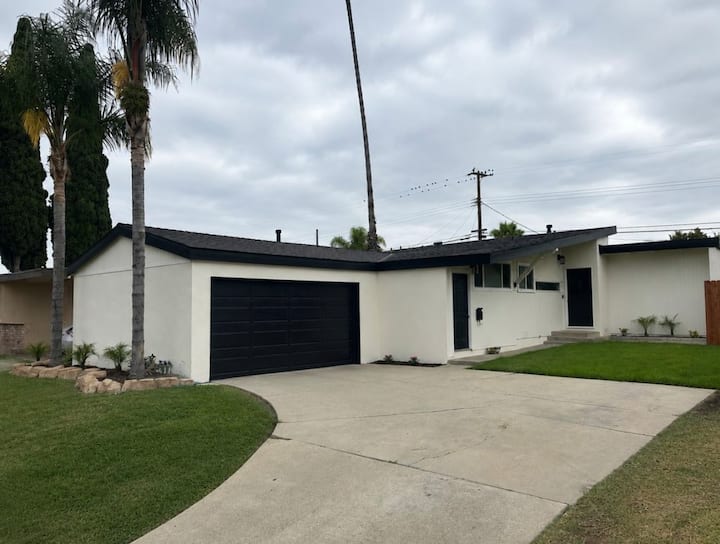 Charming Spacious Home With Large Backyard - Buena Park, CA