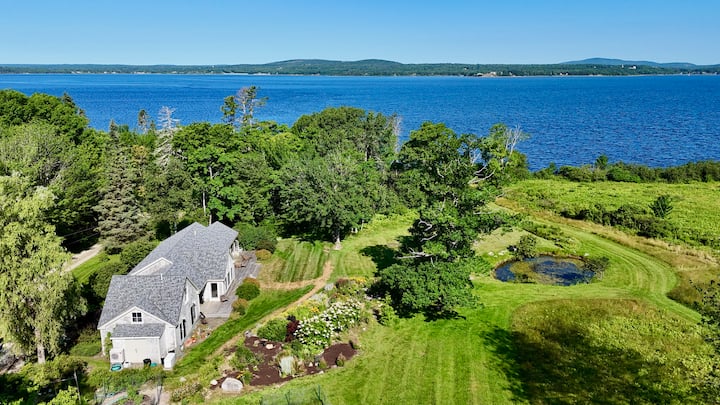 Bright Oceanfront House On The Blue Hill Peninsula - Sandy Point Beach, ME