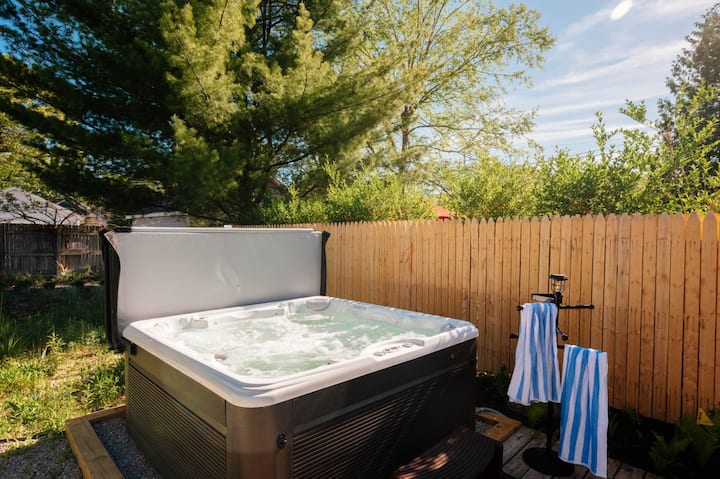 Northern Sky Cottages|8br|4ba|2 Hottubs|game Shed - トラバーズ・シティ, MI