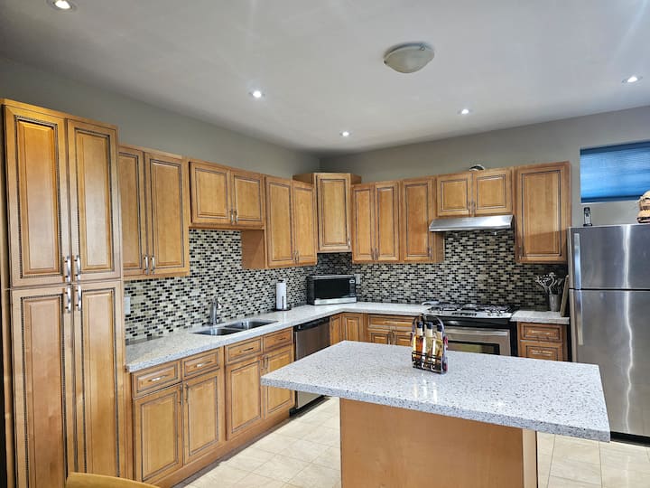 Serene Walkout Suite With Ravine Views - Brampton
