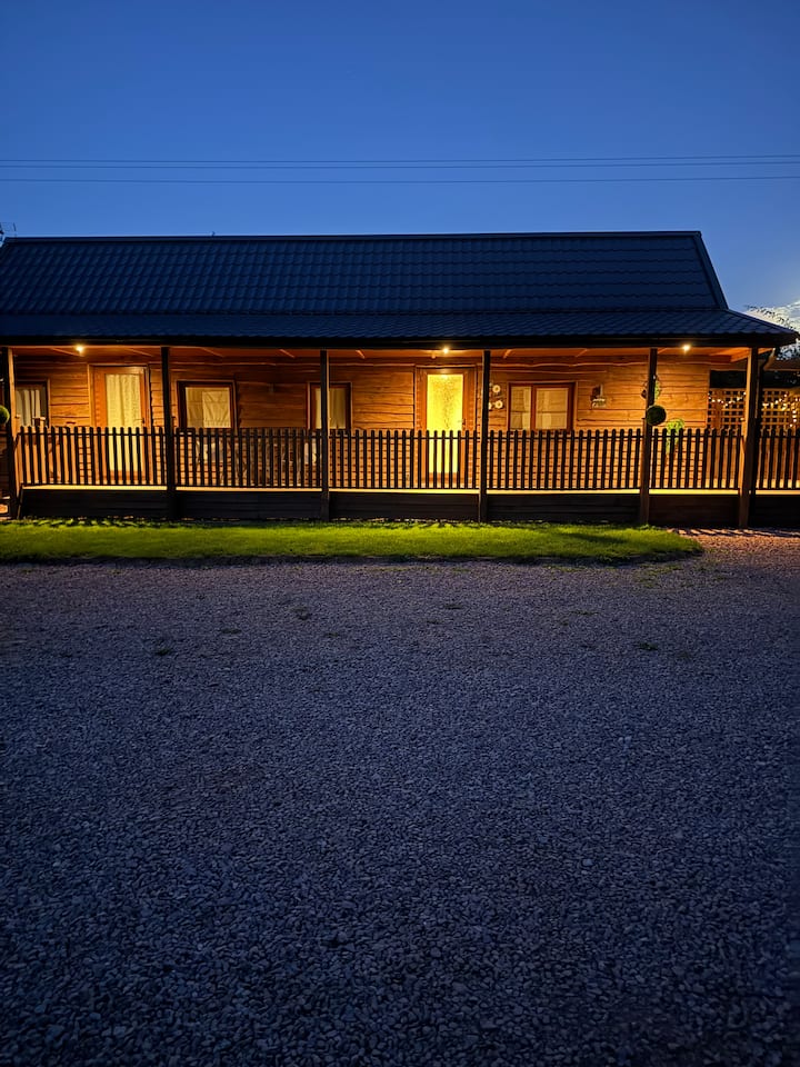 Oasis Lodges,
Newt Lodge
Cozy 2 Person Lodge. - Ledbury