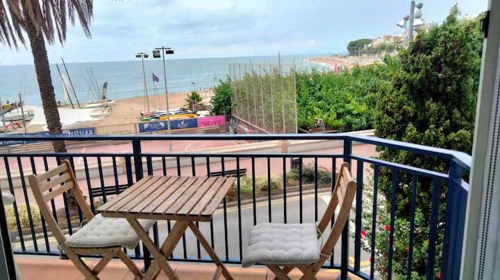 Beachfront Apartment With Private Parking - Sant Pol de Mar