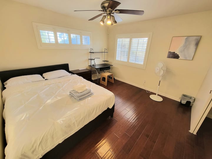 Pasadena Cozy Queen Bedroom - Pasadena, CA