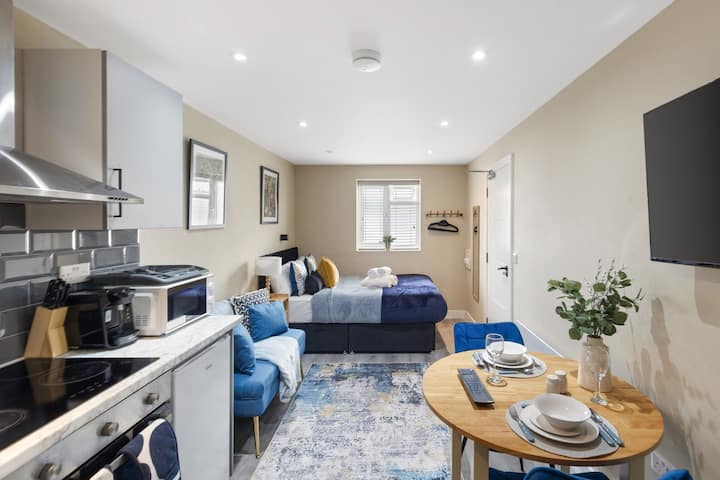 Modern Studio Retreat In Greenford - Northolt - London