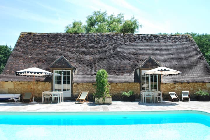 Gîte Avec Piscine Dans Un Domaine Périgourdin - Périgord