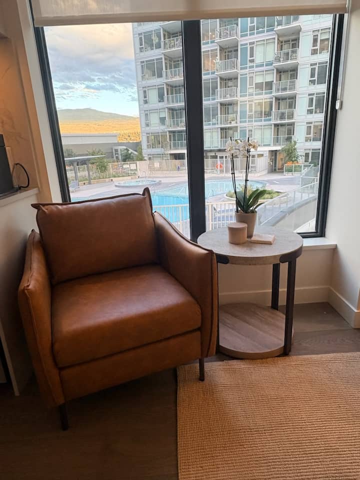 The Calm Lakeview Nest At Aqua - Kelowna