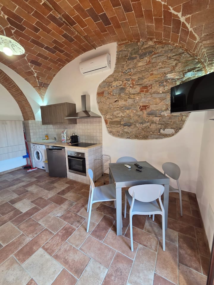 Classic Studio Flat Near The Sea In Follonica - Follonica