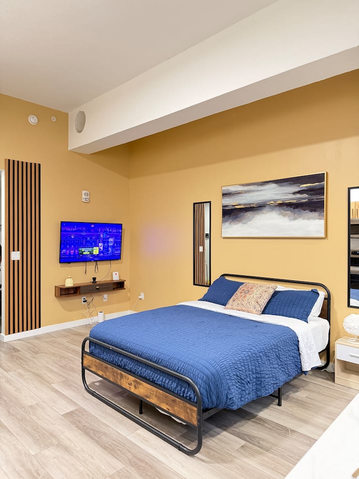 Velora Luxe Studio - Edmonton, Canada