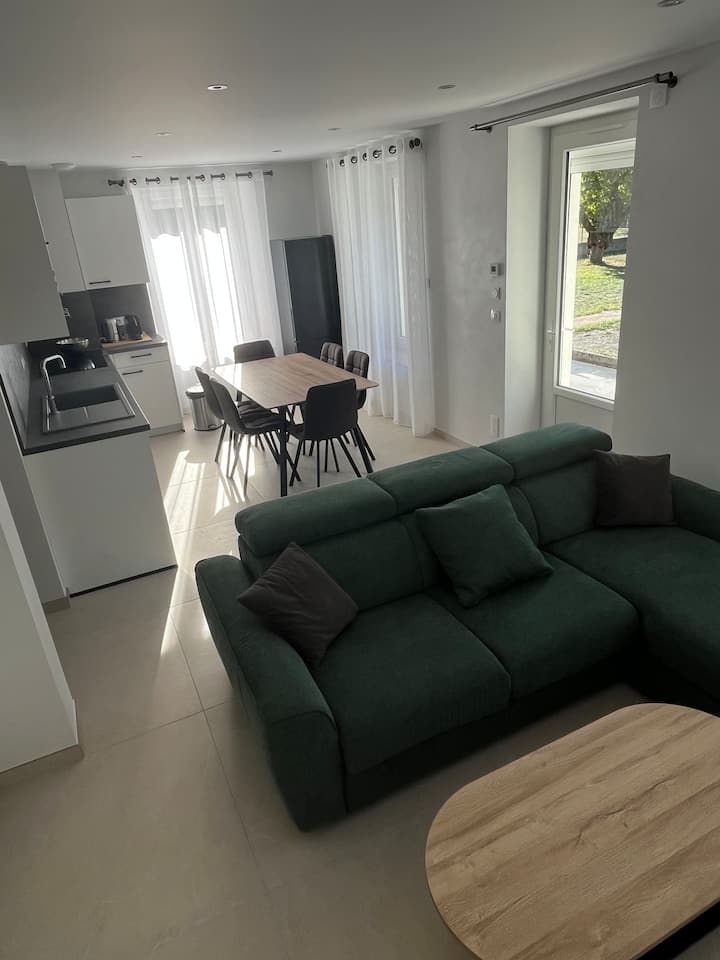 Nouveau, Rénové, Très Bien Situé Avec 2 Chambres - Saint-Jean-de-Maurienne
