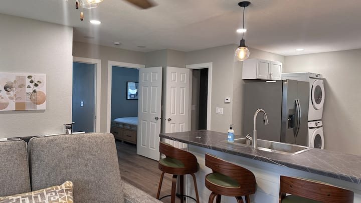 Charming Beaverdale Retreat | Sleeps 6| Fast Wi-fi - Des Moines, IA