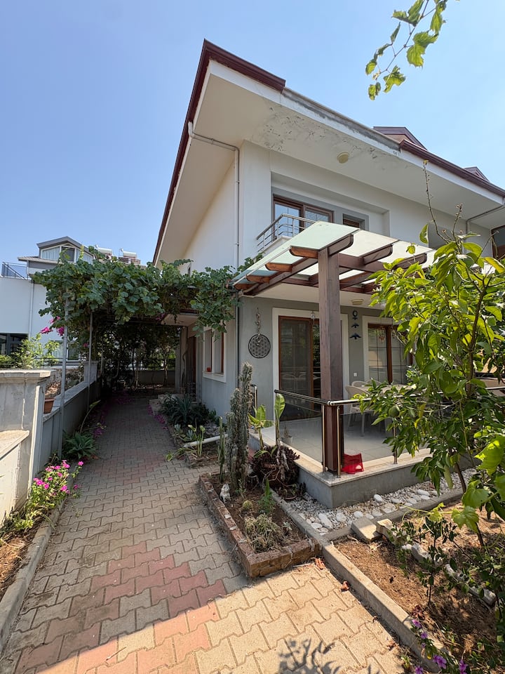 Merkezi Konumda Müstakil Ev - Çalış Beach