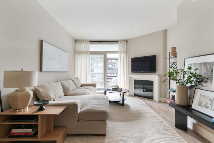 Oasis - The Grove (Pool, Gym, Parking) - Chesterfield Square – Los Angeles