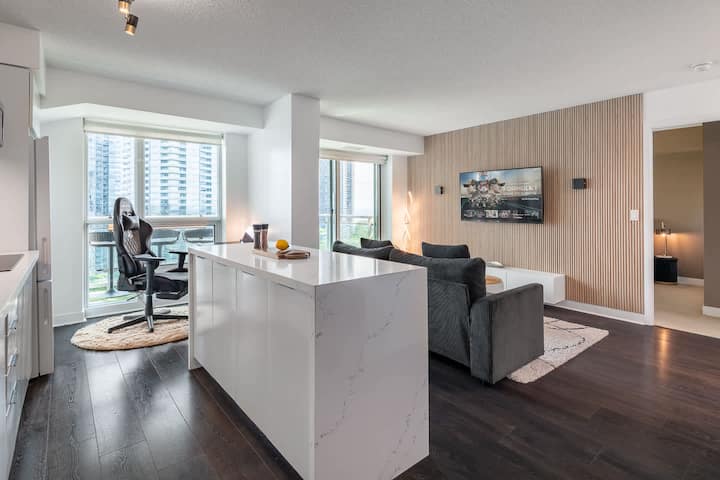Lakefront Oasis Modern 1br W Den With Parking - Toronto