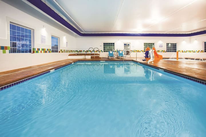 La Quinta Woodbury | King | Indoor Pool - Woodbury, MN