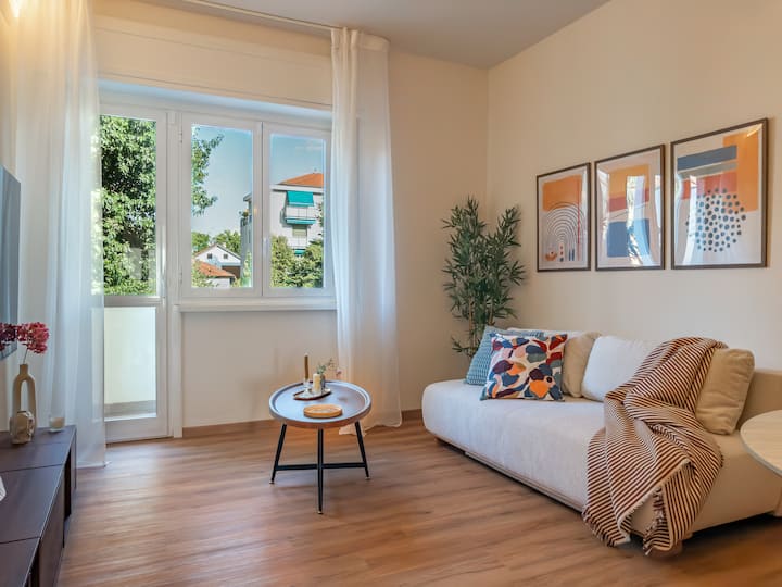 New! Modern Milanese Apt Near Isola | 3 Min Metro - Milão