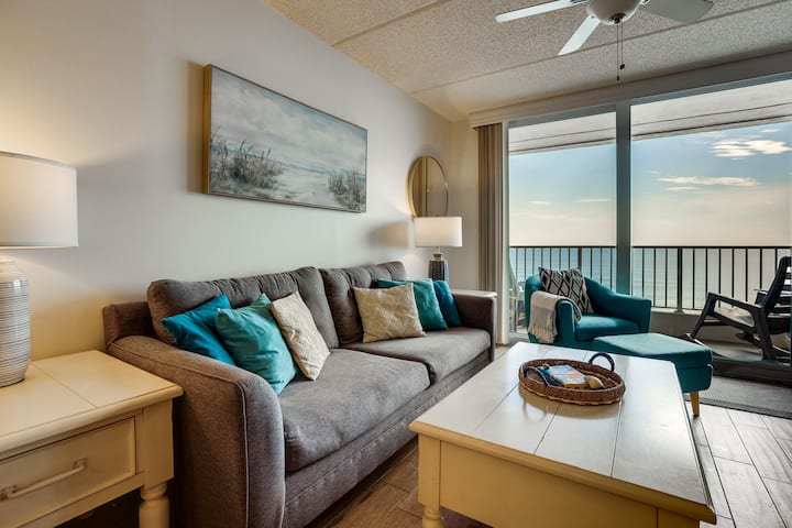 Unwind Poolside, Walk To Shore! Ponce Inlet Escape - Ponce Inlet, FL
