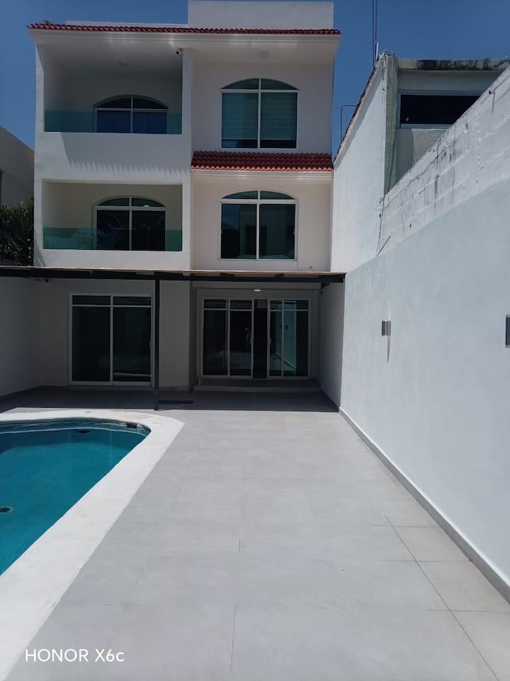 Casa De Tres Niveles Ideal Para Tu Privacidad. - Acapulco