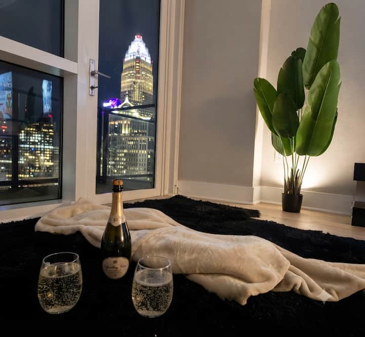 Uptown Charlotte 1bed 1.5bath King Suite Penthouse - Charlotte, NC