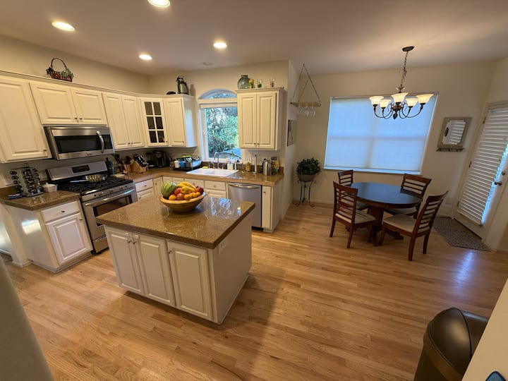 Peaceful House In Eugene With Yard And Sauna - Eugene, OR