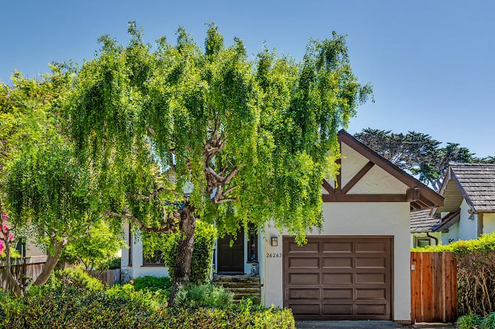 Carmel Point Tudor Home Valley Views Sleeps 6 - Carmel Beach, Carmel-By-The-Sea