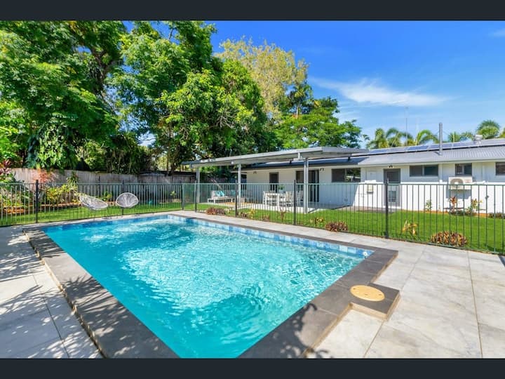 Tropical Retreat With Pool - Cairns