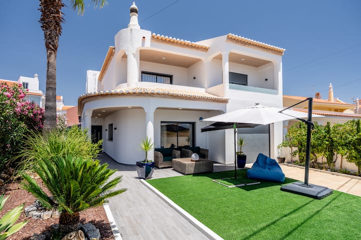 Casa Do Malheiro, Luxury Getaway Retreat W/ Pool - Praia da Rocha