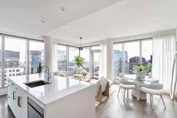 Luxury High-rise | Panoramic Views & Large Balcony - Boston, MA