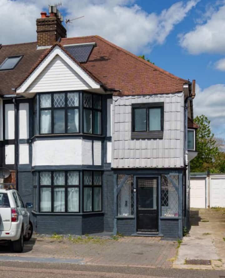 3 Bed House Near Hove Park - Brighton