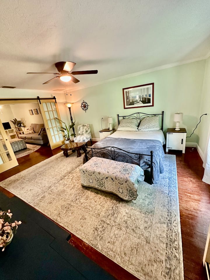 2.5 Miles From Siesta Key - Sarasota, FL