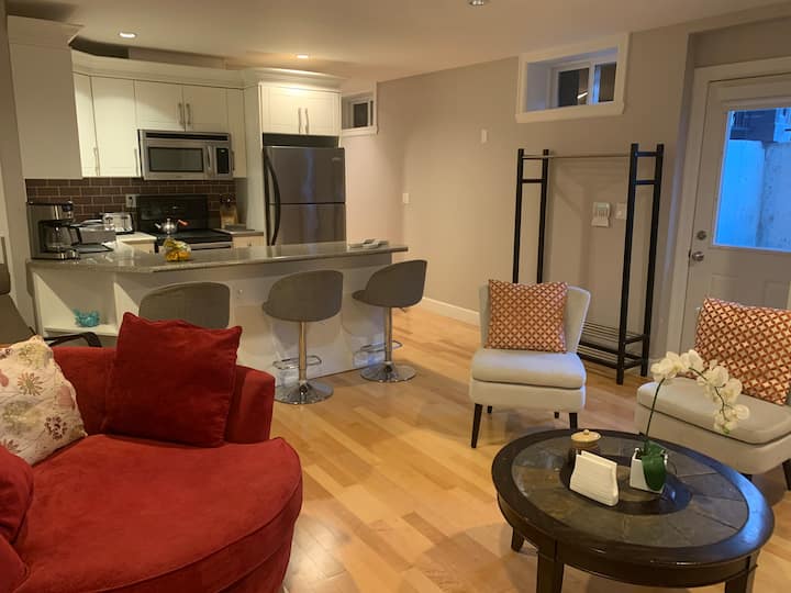 Cozy Suite - North Vancouver