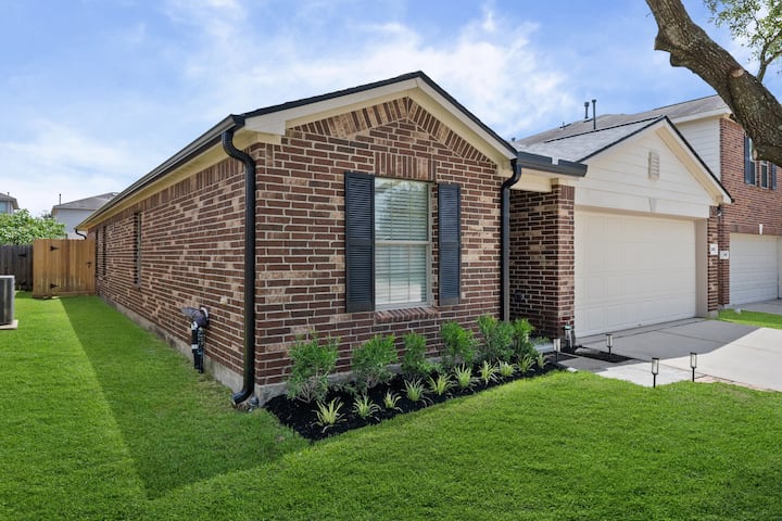 New! Luxury Boutique Home/fast Wi-fi/sleeps 6 - Tomball