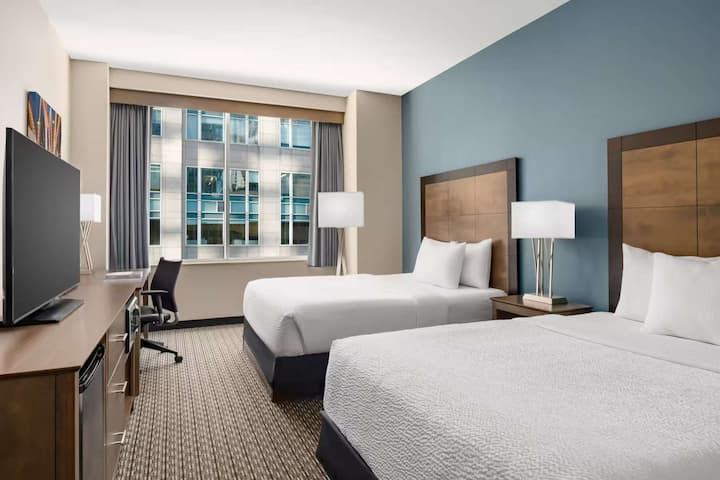 Near Magnificent Mile | Gym. Free Breakfast. - Chicago