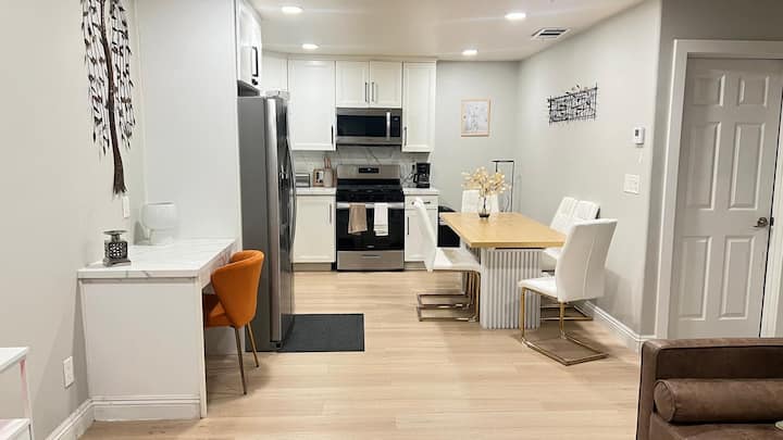 Modern Retreat | Near Sdsu & Zoo - Santee, CA