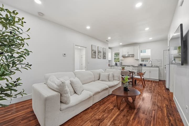 Modern Downtown Sj 3b3b Home Near Sap & Sjsu - San Jose, CA