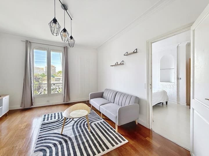 2 Pièces 43 M², Calme Et Lumineux Dans Paris - Paris